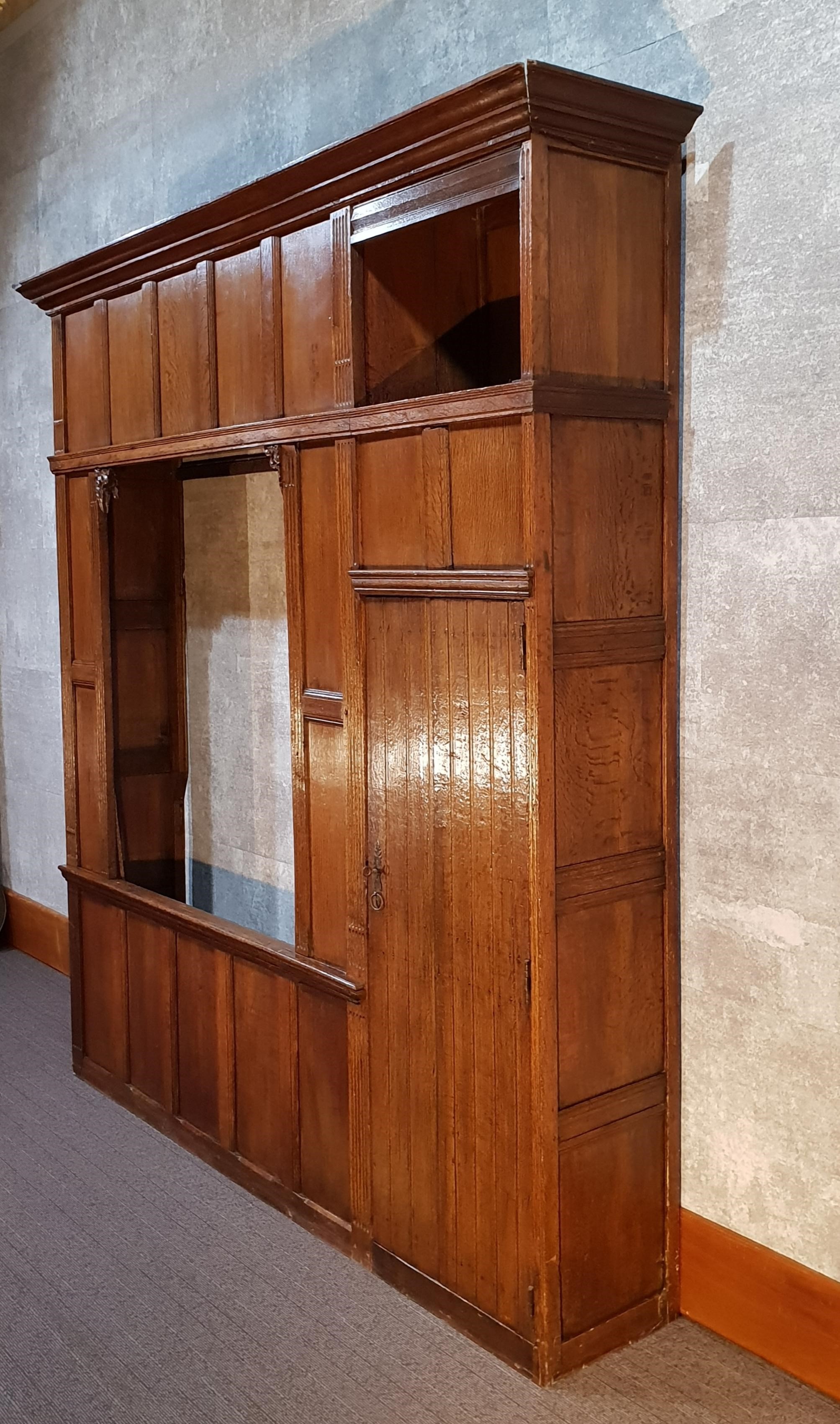Miscellaneous: Dutch Antique wooden box-bed, early 17th century.