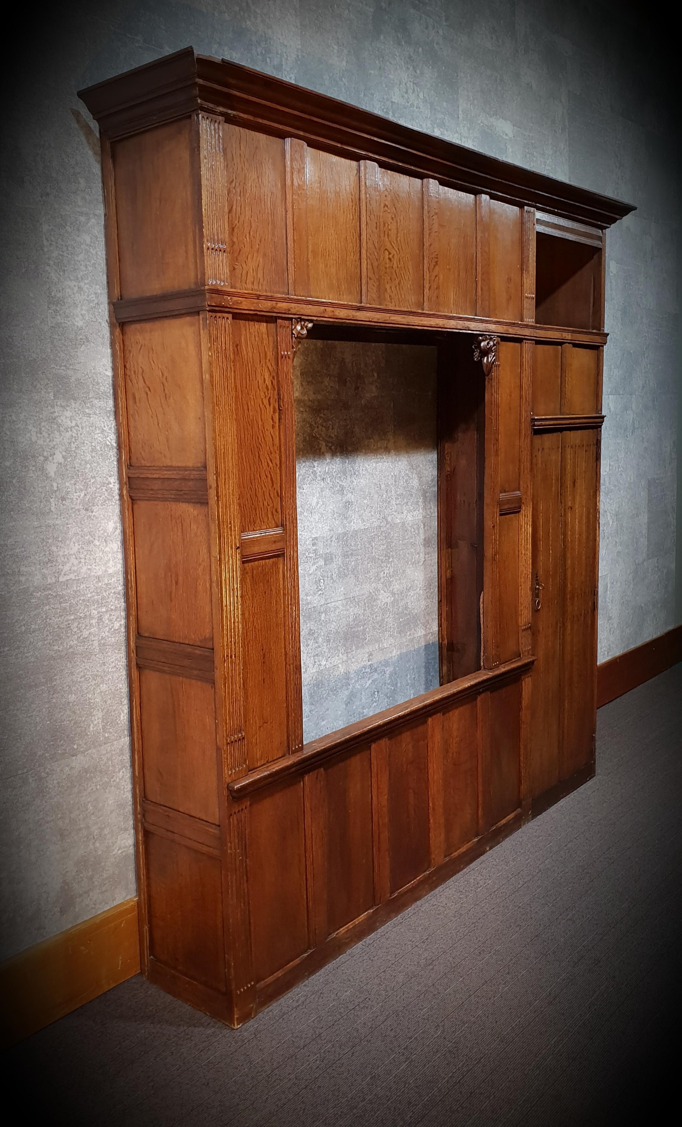 Miscellaneous: Dutch Antique wooden box-bed, early 17th century.